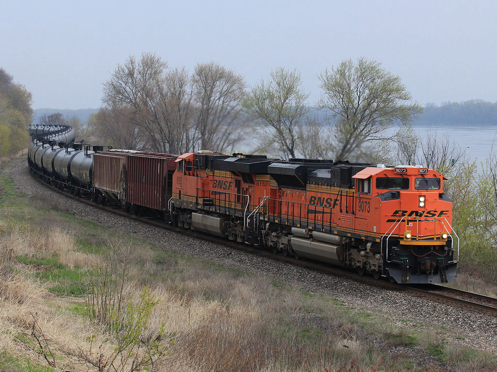 BNSF 9073